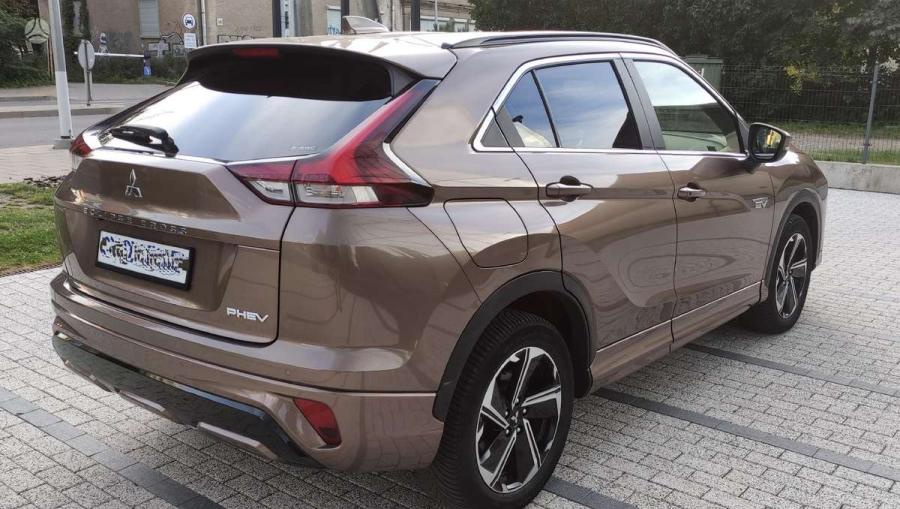 Brown Mitsubishi Eclipse Cross 2022 in Vilnius, with an engine capacity of 2.36 L and mileage of 31 thousand km for 21200 €, photo 6 on AUTOMOTO.COM.LV
