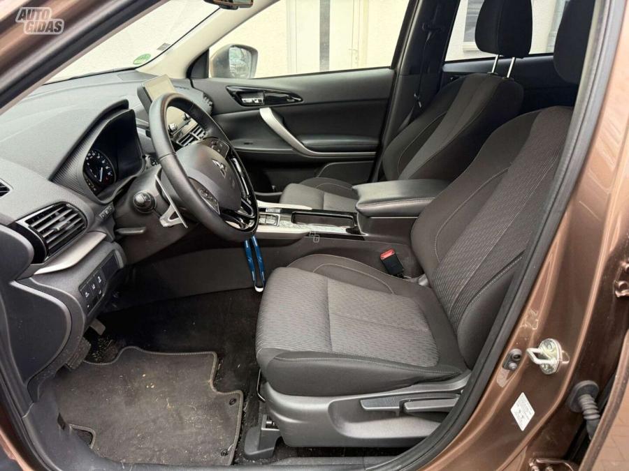 Brown Mitsubishi Eclipse Cross 2022 in Kaunas, with an engine capacity of 2.40 L and mileage of 30 thousand km for 24421 €, photo 7 on AUTOMOTO.COM.LV