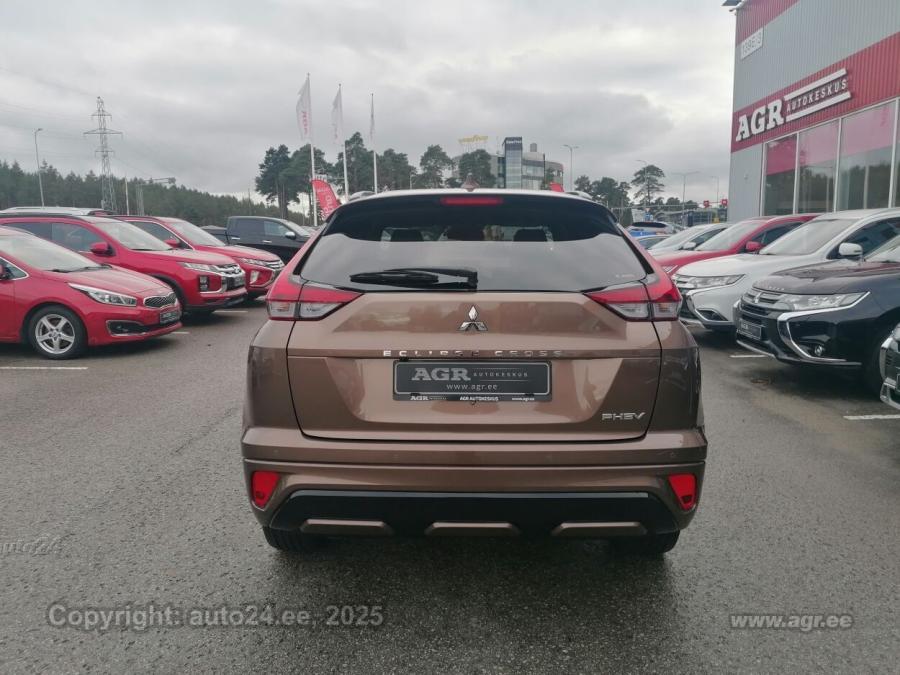 Brown Mitsubishi Eclipse Cross 2022 in Tallinn, with an engine capacity of 2.40 L and mileage of 64 thousand km for 26900 €, photo 4 on AUTOMOTO.COM.LV