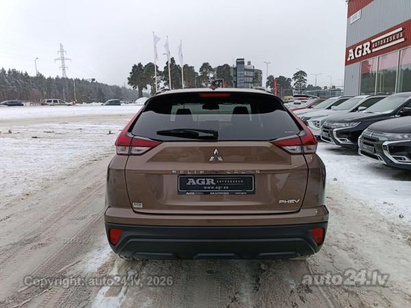 Brūns Mitsubishi Eclipse Cross 2022 Tallina, ar dzinēja tilpumu 2.40 L un nobraukumu 42 tūkst. km par 23900 €, foto 4 vietnē AUTOMOTO.COM.LV