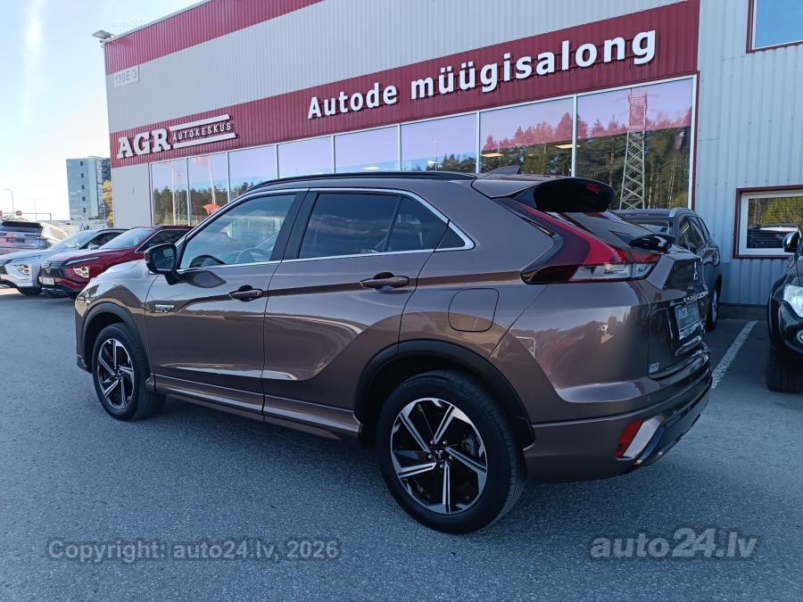 Brūns Mitsubishi Eclipse Cross 2022 Tallina, ar dzinēja tilpumu 2.40 L un nobraukumu 51 tūkst. km par 25990 €, foto 3 vietnē AUTOMOTO.COM.LV