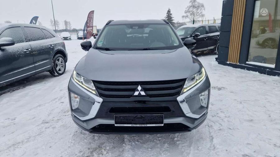 Grey Mitsubishi Eclipse Cross 2019 in Marijampole, with an engine capacity of 2.27 L and mileage of 156 thousand km for 14000 €, photo 2 on AUTOMOTO.COM.LV