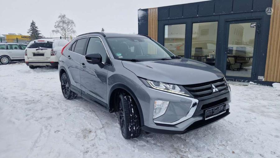 Grey Mitsubishi Eclipse Cross 2019 in Marijampole, with an engine capacity of 2.27 L and mileage of 156 thousand km for 14000 €, photo 4 on AUTOMOTO.COM.LV