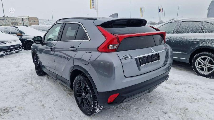 Grey Mitsubishi Eclipse Cross 2019 in Marijampole, with an engine capacity of 2.27 L and mileage of 156 thousand km for 14000 €, photo 8 on AUTOMOTO.COM.LV