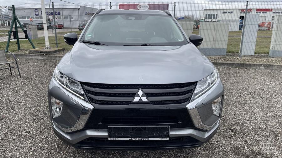 Grey Mitsubishi Eclipse Cross 2019 in Marijampole, with an engine capacity of 2.30 L and mileage of 156 thousand km for 14490 €, photo 4 on AUTOMOTO.COM.LV