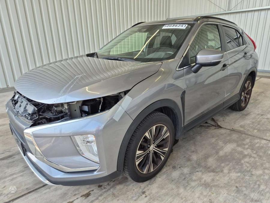 Grey Mitsubishi Eclipse Cross 2019 in Vilnius, with an engine capacity of 1.50 L and mileage of 149 thousand km for 11600 €, photo 3 on AUTOMOTO.COM.LV