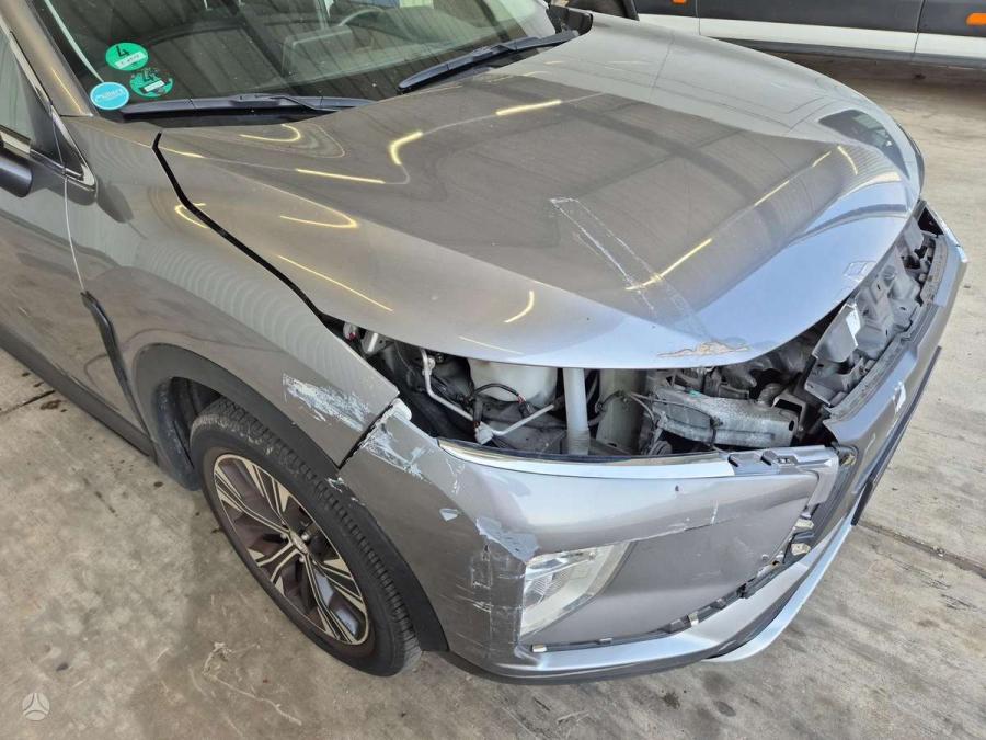 Grey Mitsubishi Eclipse Cross 2019 in Vilnius, with an engine capacity of 1.50 L and mileage of 149 thousand km for 11600 €, photo 15 on AUTOMOTO.COM.LV