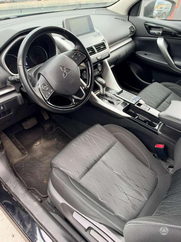 Pelēks Mitsubishi Eclipse Cross 2019 Viļņa, ar dzinēja tilpumu 2.27 L un nobraukumu 209 tūkst. km par 11000 €, foto 7 vietnē AUTOMOTO.COM.LV
