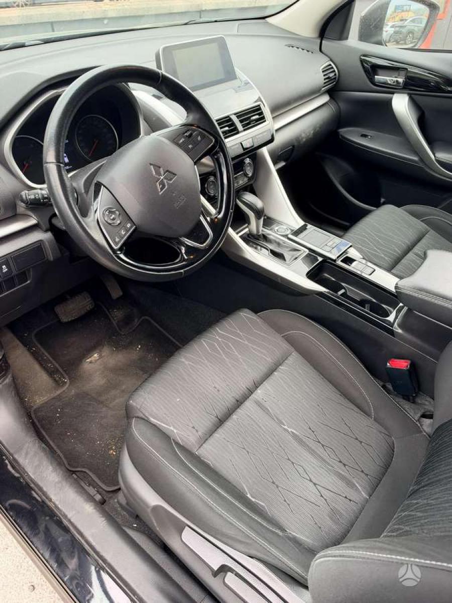 Pelēks Mitsubishi Eclipse Cross 2019 Viļņa, ar dzinēja tilpumu 2.27 L un nobraukumu 209 tūkst. km par 11000 €, foto 7 vietnē AUTOMOTO.COM.LV