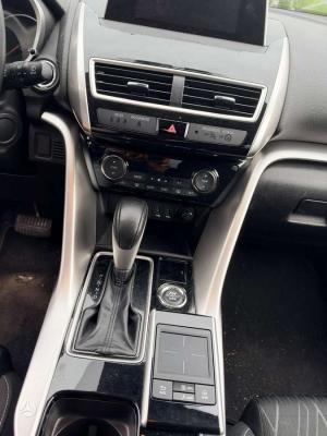 Pelēks Mitsubishi Eclipse Cross 2019 Viļņa, ar dzinēja tilpumu 2.27 L un nobraukumu 209 tūkst. km par 11000 €, foto 10 vietnē AUTOMOTO.COM.LV