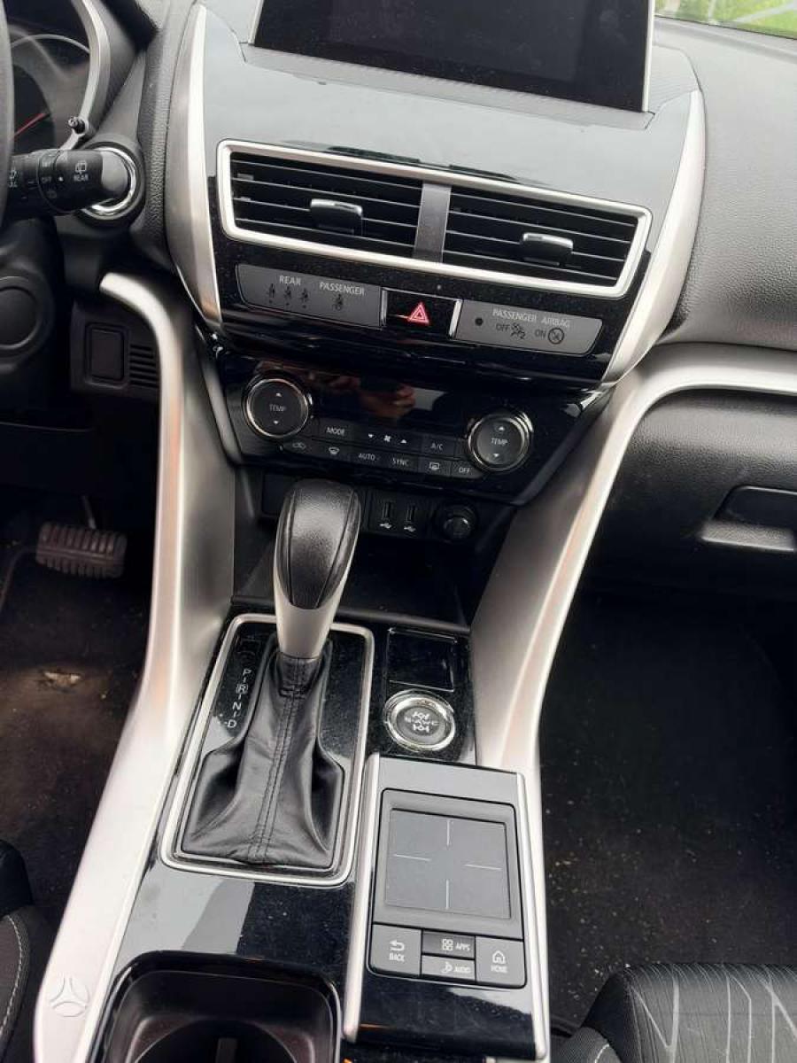Pelēks Mitsubishi Eclipse Cross 2019 Viļņa, ar dzinēja tilpumu 2.27 L un nobraukumu 209 tūkst. km par 11000 €, foto 10 vietnē AUTOMOTO.COM.LV