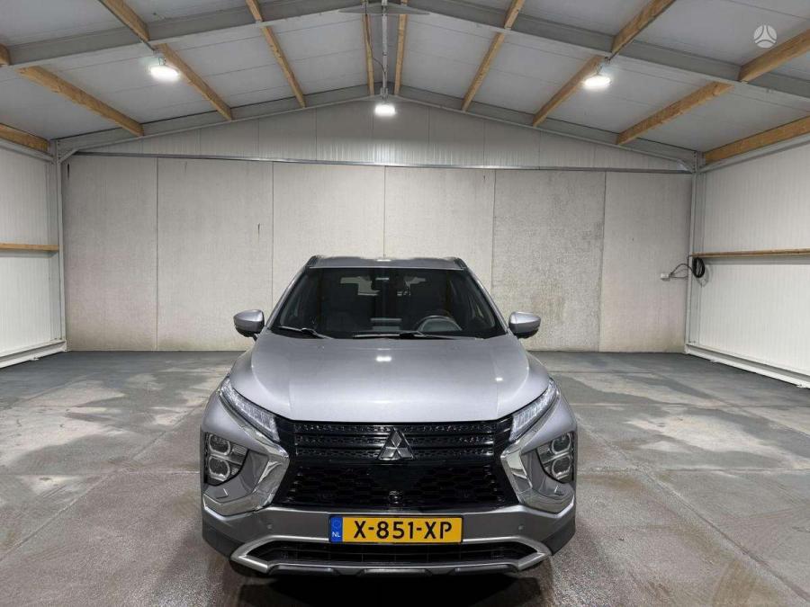 Pelēks Mitsubishi Eclipse Cross 2021 Kauņa, ar dzinēja tilpumu 2.36 L un nobraukumu 98 tūkst. km par 16093 €, foto 2 vietnē AUTOMOTO.COM.LV