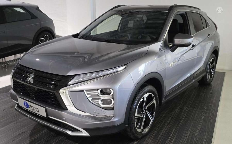 Grey Mitsubishi Eclipse Cross 2021 in Siauliai, with an engine capacity of 2.36 L and mileage of 25 thousand km for 20900 €, photo 2 on AUTOMOTO.COM.LV