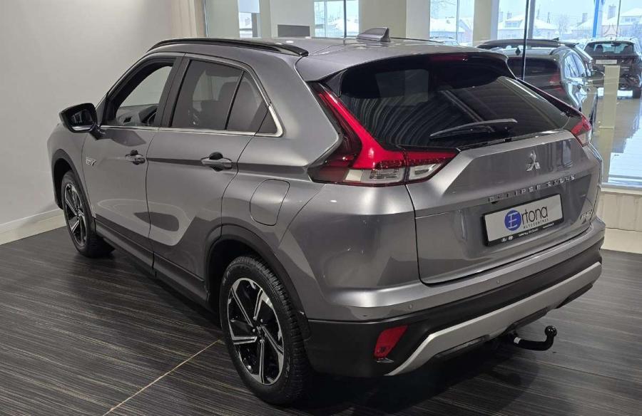 Grey Mitsubishi Eclipse Cross 2021 in Siauliai, with an engine capacity of 2.36 L and mileage of 25 thousand km for 20900 €, photo 3 on AUTOMOTO.COM.LV
