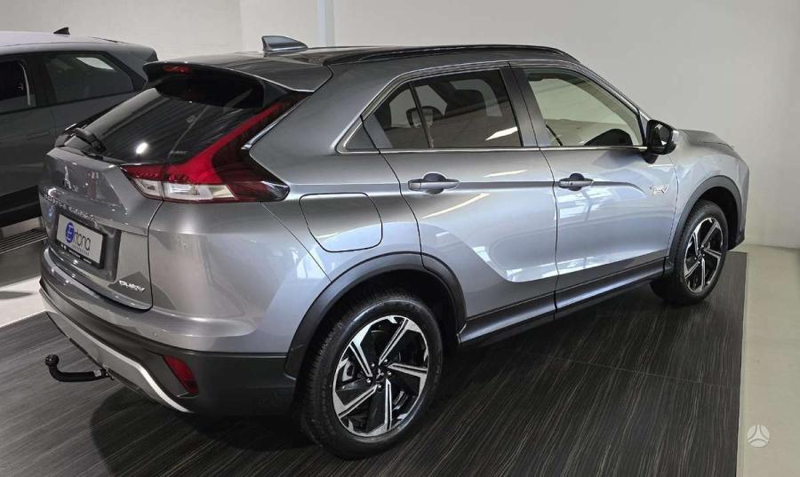 Grey Mitsubishi Eclipse Cross 2021 in Siauliai, with an engine capacity of 2.36 L and mileage of 25 thousand km for 20900 €, photo 4 on AUTOMOTO.COM.LV