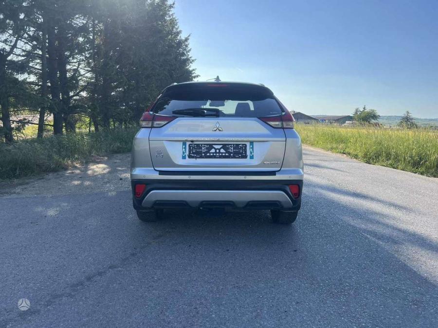 Grey Mitsubishi Eclipse Cross 2021 in Marijampole, with an engine capacity of 2.40 L and mileage of 60 thousand km for 17200 €, photo 3 on AUTOMOTO.COM.LV