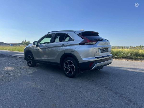 Pelēks Mitsubishi Eclipse Cross 2021 Marijampole, ar dzinēja tilpumu 2.40 L un nobraukumu 60 tūkst. km par 17200 €, foto 3 vietnē AUTOMOTO.COM.LV
