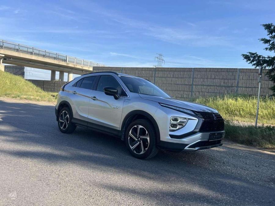 Grey Mitsubishi Eclipse Cross 2021 in Marijampole, with an engine capacity of 2.40 L and mileage of 60 thousand km for 17200 €, photo 6 on AUTOMOTO.COM.LV