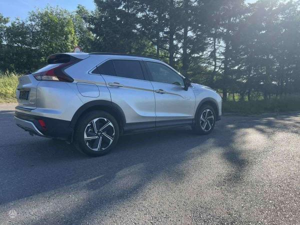 Pelēks Mitsubishi Eclipse Cross 2021 Marijampole, ar dzinēja tilpumu 2.40 L un nobraukumu 60 tūkst. km par 17200 €, foto 6 vietnē AUTOMOTO.COM.LV