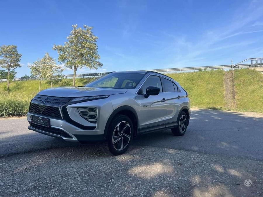 Grey Mitsubishi Eclipse Cross 2021 in Marijampole, with an engine capacity of 2.40 L and mileage of 60 thousand km for 17200 €, photo 8 on AUTOMOTO.COM.LV