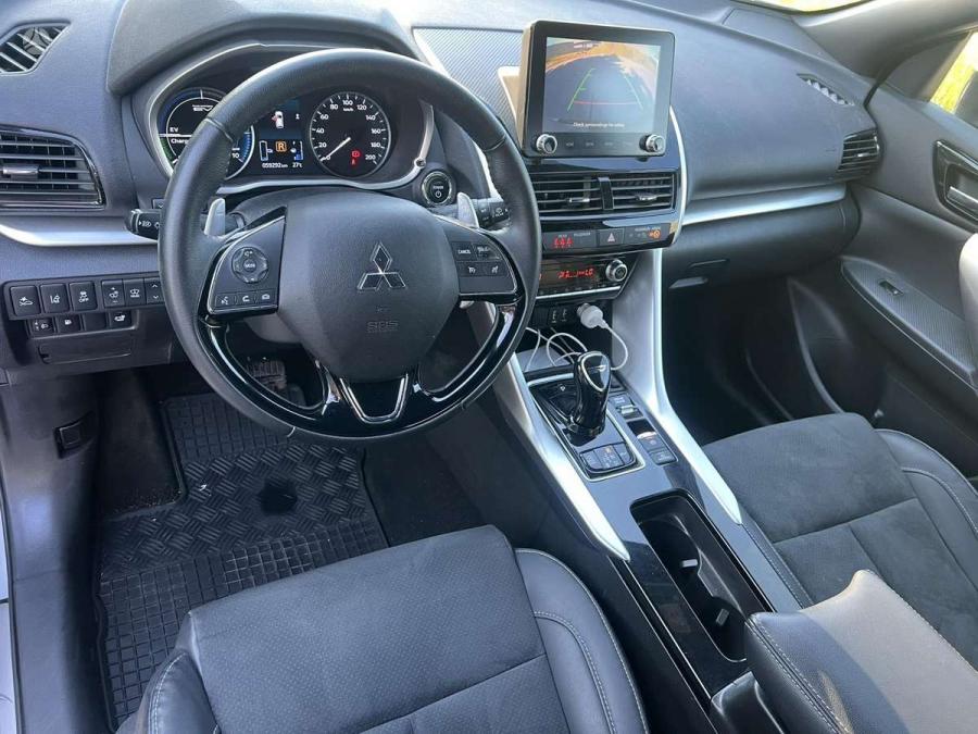 Grey Mitsubishi Eclipse Cross 2021 in Marijampole, with an engine capacity of 2.40 L and mileage of 60 thousand km for 17200 €, photo 11 on AUTOMOTO.COM.LV