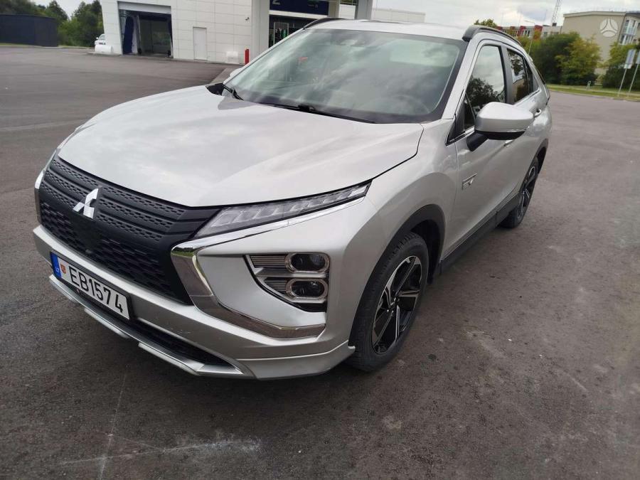 Pelēks Mitsubishi Eclipse Cross 2021 Plungė, ar dzinēja tilpumu 2.36 L un nobraukumu 50 tūkst. km par 15500 €, foto 1 vietnē AUTOMOTO.COM.LV