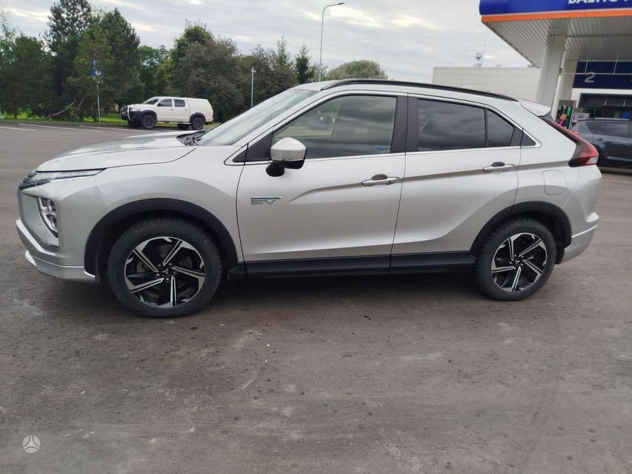 Pelēks Mitsubishi Eclipse Cross 2021 Plungė, ar dzinēja tilpumu 2.36 L un nobraukumu 50 tūkst. km par 15500 €, foto 3 vietnē AUTOMOTO.COM.LV