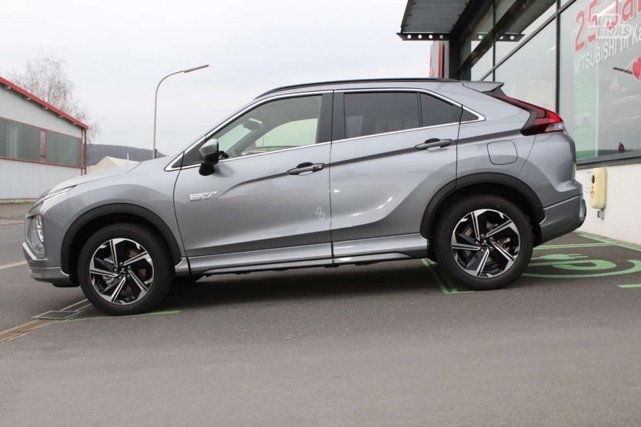 Grey Mitsubishi Eclipse Cross 2022 in Kaunas, with an engine capacity of 2.40 L and mileage of 25 thousand km for 26510 €, photo 2 on AUTOMOTO.COM.LV