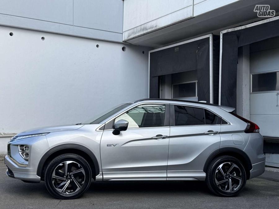 Grey Mitsubishi Eclipse Cross 2022 in Kaunas, with an engine capacity of 2.40 L and mileage of 34 thousand km for 24151 €, photo 3 on AUTOMOTO.COM.LV