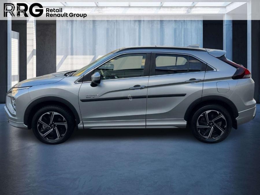 Grey Mitsubishi Eclipse Cross 2022 in Kaunas, with an engine capacity of 2.40 L and mileage of 10 thousand km for 29394 €, photo 2 on AUTOMOTO.COM.LV