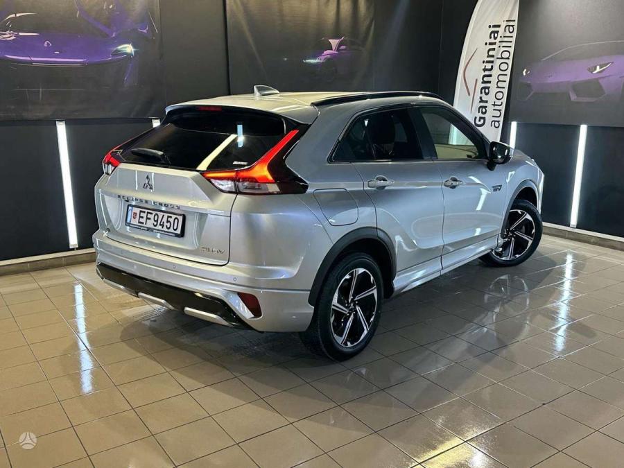 Grey Mitsubishi Eclipse Cross 2022 in Vilnius, with an engine capacity of 2.40 L and mileage of 25 thousand km for 23450 €, photo 3 on AUTOMOTO.COM.LV