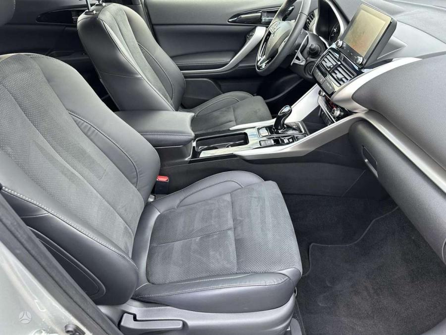 Grey Mitsubishi Eclipse Cross 2022 in Vilnius, with an engine capacity of 2.40 L and mileage of 25 thousand km for 23450 €, photo 5 on AUTOMOTO.COM.LV