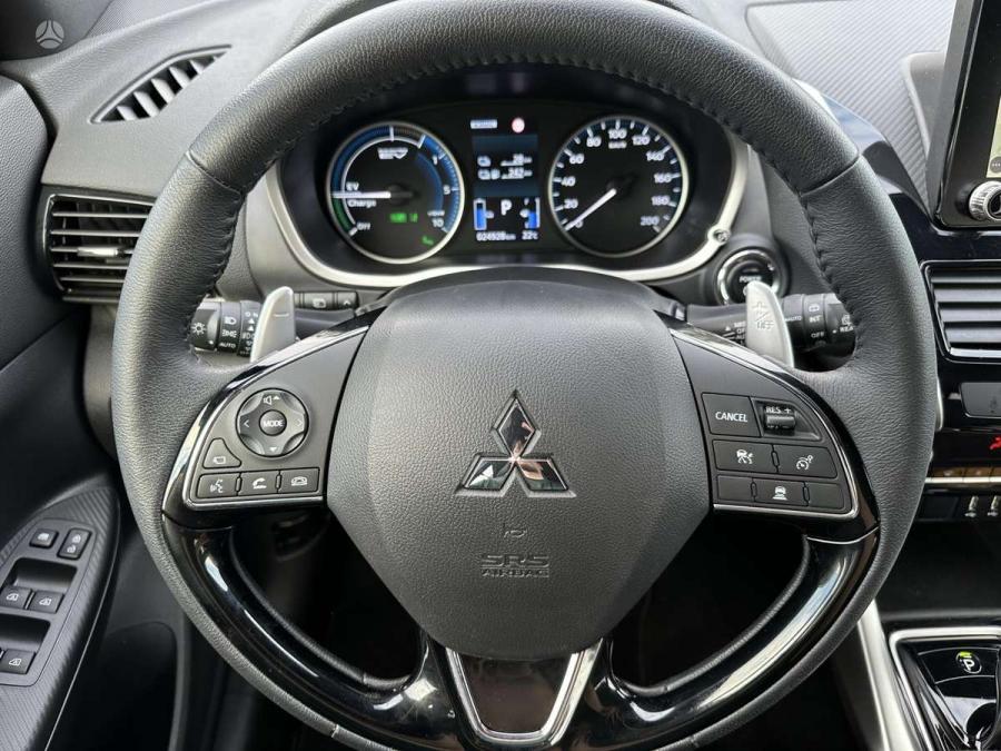 Grey Mitsubishi Eclipse Cross 2022 in Vilnius, with an engine capacity of 2.40 L and mileage of 25 thousand km for 23450 €, photo 7 on AUTOMOTO.COM.LV