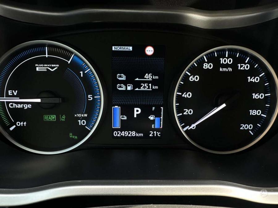 Grey Mitsubishi Eclipse Cross 2022 in Vilnius, with an engine capacity of 2.40 L and mileage of 25 thousand km for 23450 €, photo 8 on AUTOMOTO.COM.LV