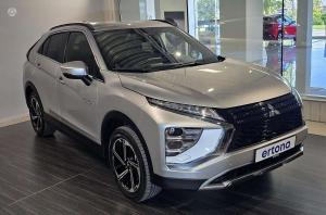 Grey Mitsubishi Eclipse Cross 2022 in Siauliai, with an engine capacity of 2.36 L and mileage of 42 thousand km for 22500 €, photo 4 on AUTOMOTO.COM.LV