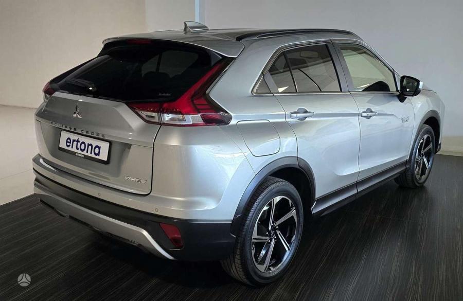 Grey Mitsubishi Eclipse Cross 2022 in Siauliai, with an engine capacity of 2.36 L and mileage of 42 thousand km for 22500 €, photo 5 on AUTOMOTO.COM.LV