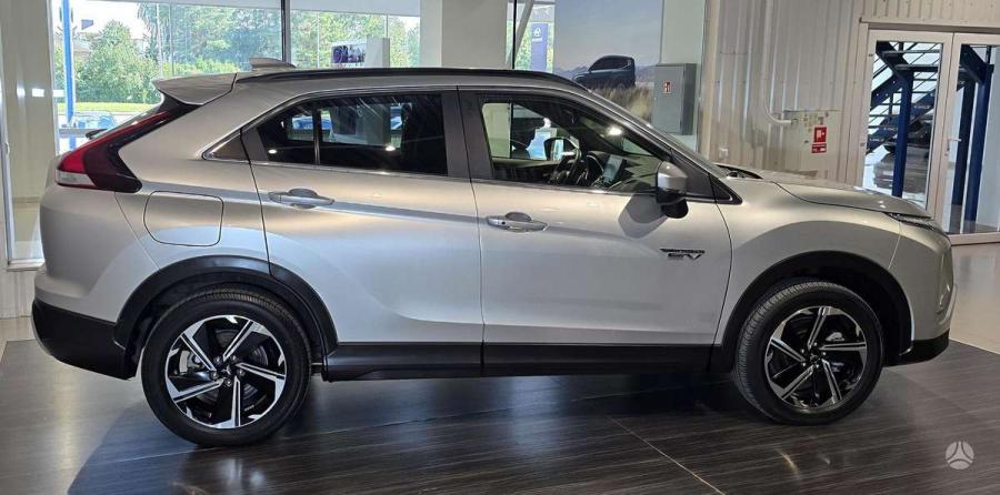 Grey Mitsubishi Eclipse Cross 2022 in Siauliai, with an engine capacity of 2.36 L and mileage of 42 thousand km for 22500 €, photo 7 on AUTOMOTO.COM.LV