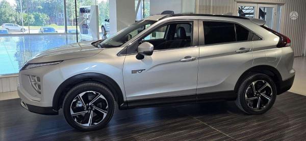 Grey Mitsubishi Eclipse Cross 2022 in Siauliai, with an engine capacity of 2.36 L and mileage of 42 thousand km for 22500 €, photo 8 on AUTOMOTO.COM.LV