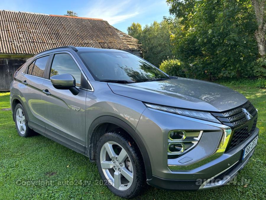 Pelēks Mitsubishi Eclipse Cross 2022 Tallina, ar dzinēja tilpumu 2.40 L un nobraukumu 66 tūkst. km par 25900 €, foto 3 vietnē AUTOMOTO.COM.LV