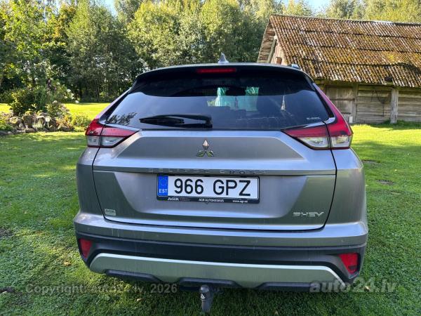 Mitsubishi Eclipse Cross 2022 in Tallinn on AUTOMOTO.COM.LV Grey Mitsubishi Eclipse Cross 2022 in Tallinn, with an engine capacity of 2.40 L and mileage of 66 thousand km for 25900 €, photo 5 on AUTOMOTO.COM.LV
