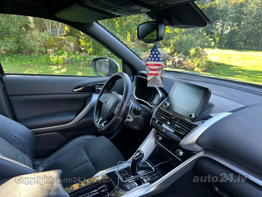 Pelēks Mitsubishi Eclipse Cross 2022 Tallina, ar dzinēja tilpumu 2.40 L un nobraukumu 66 tūkst. km par 25900 €, foto 7 vietnē AUTOMOTO.COM.LV