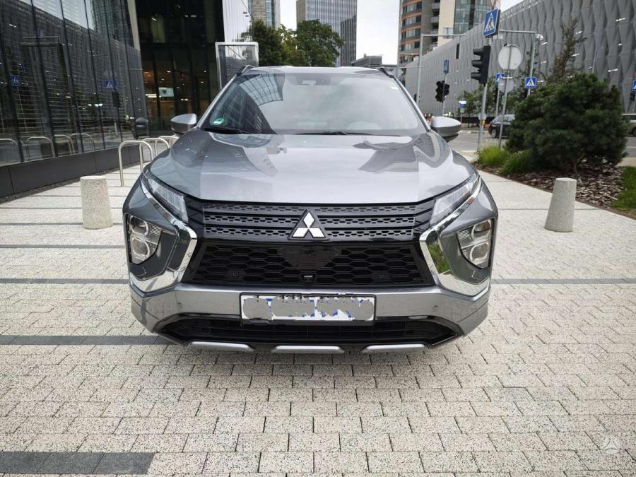 Pelēks Mitsubishi Eclipse Cross 2023 Viļņa, ar dzinēja tilpumu 2.36 L un nobraukumu 36 tūkst. km par 21200 €, foto 2 vietnē AUTOMOTO.COM.LV
