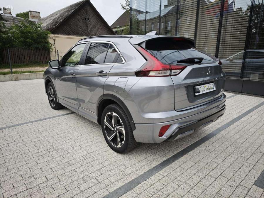 Pelēks Mitsubishi Eclipse Cross 2023 Viļņa, ar dzinēja tilpumu 2.36 L un nobraukumu 36 tūkst. km par 21200 €, foto 4 vietnē AUTOMOTO.COM.LV