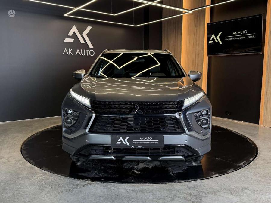 Grey Mitsubishi Eclipse Cross 2023 in Kaunas, with an engine capacity of 2.36 L and mileage of 72 thousand km for 23990 €, photo 4 on AUTOMOTO.COM.LV