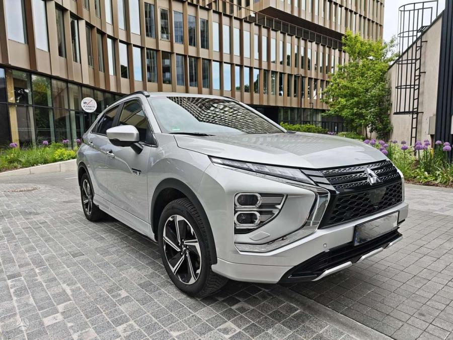 Grey Mitsubishi Eclipse Cross 2023 in Vilnius, with an engine capacity of 2.36 L and mileage of 41 thousand km for 21600 €, photo 1 on AUTOMOTO.COM.LV