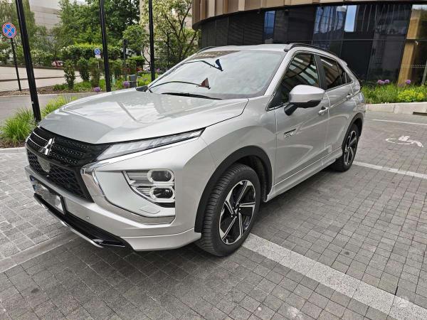 Pelēks Mitsubishi Eclipse Cross 2023 Viļņa, ar dzinēja tilpumu 2.36 L un nobraukumu 41 tūkst. km par 21600 €, foto 3 vietnē AUTOMOTO.COM.LV