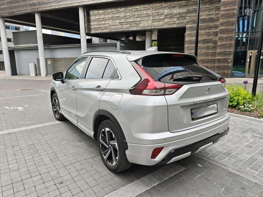 Grey Mitsubishi Eclipse Cross 2023 in Vilnius, with an engine capacity of 2.36 L and mileage of 41 thousand km for 21600 €, photo 5 on AUTOMOTO.COM.LV