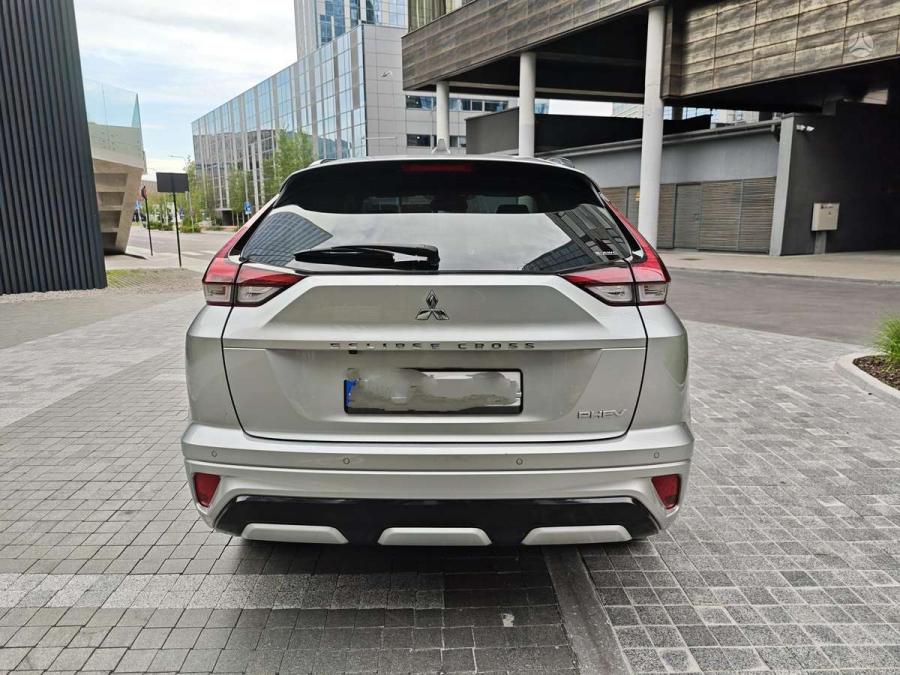 Grey Mitsubishi Eclipse Cross 2023 in Vilnius, with an engine capacity of 2.36 L and mileage of 41 thousand km for 21600 €, photo 6 on AUTOMOTO.COM.LV