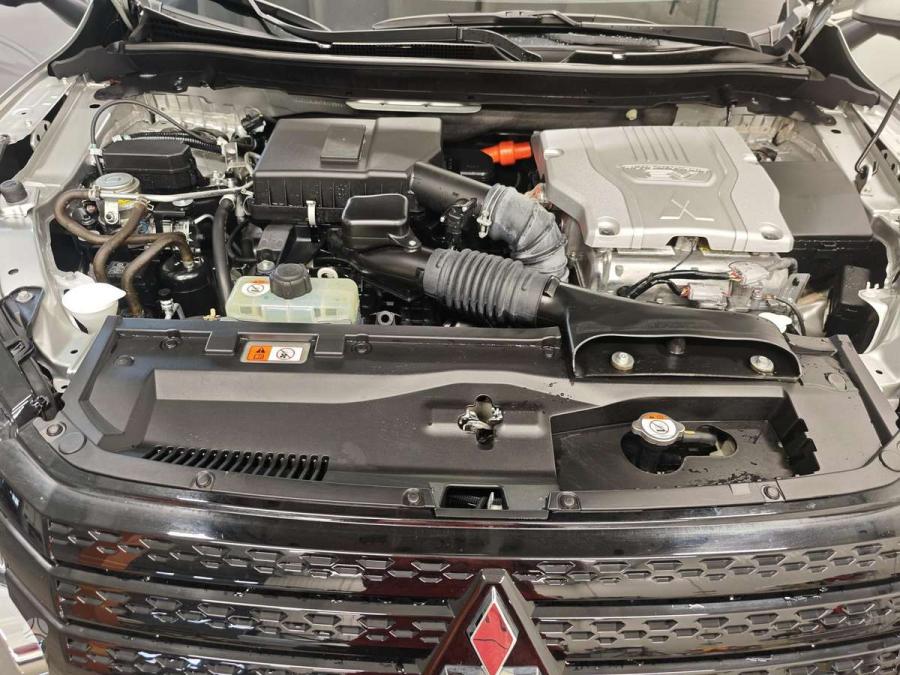 Grey Mitsubishi Eclipse Cross 2023 in Vilnius, with an engine capacity of 2.36 L and mileage of 41 thousand km for 21600 €, photo 13 on AUTOMOTO.COM.LV