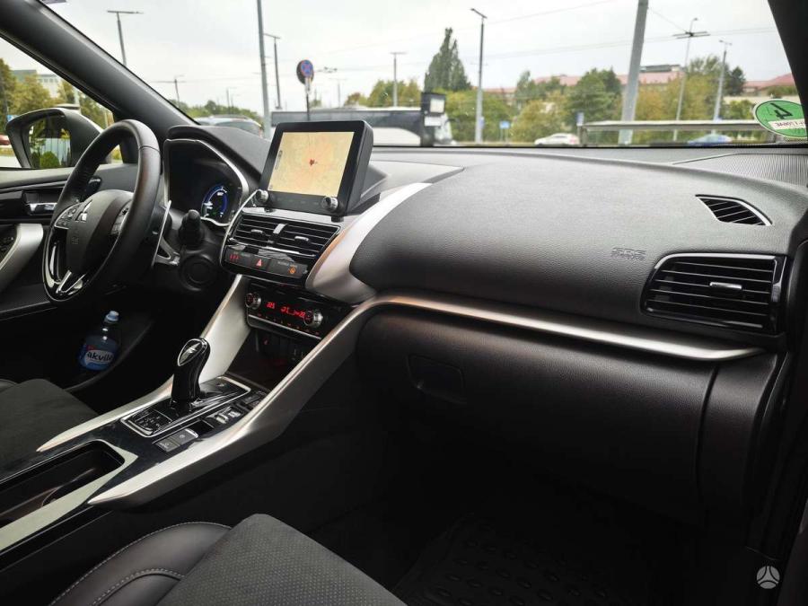 Grey Mitsubishi Eclipse Cross 2023 in Vilnius, with an engine capacity of 2.36 L and mileage of 41 thousand km for 21600 €, photo 16 on AUTOMOTO.COM.LV